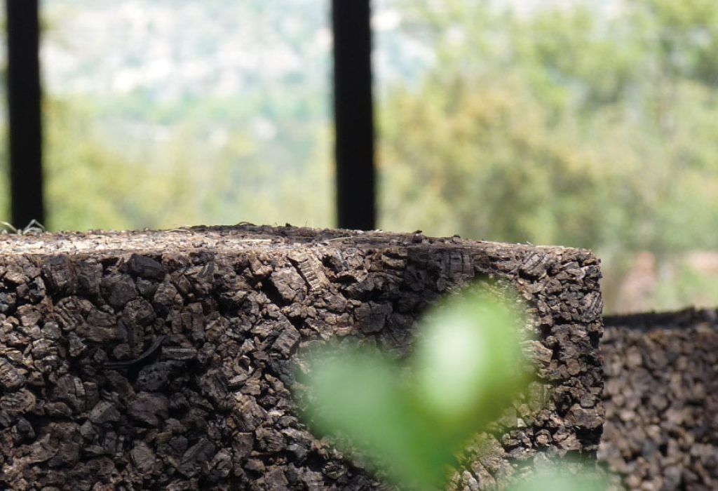 Using expanded cork to insulate a roof. - CorkLink - cork products ...