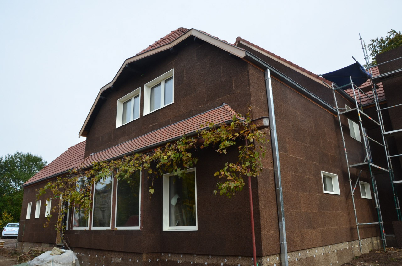 Cladding a house with expanded cork - CorkLink - cork products direct ...